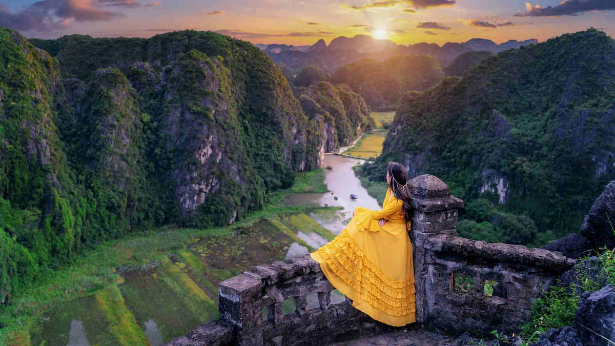 Mua Cave Ninh Binh Hiking Guide | 500 Steps to Tam Coc Viewpoint