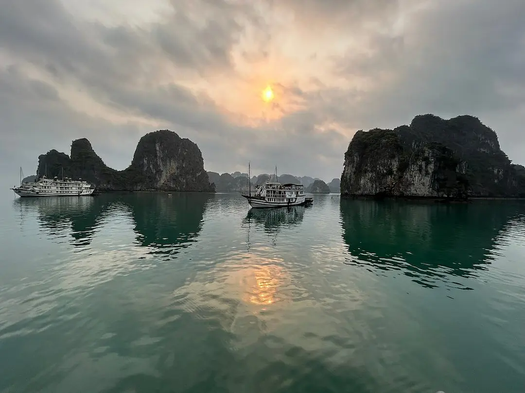 Bai Tu Long vs Ha Long: La Bahía Auténtica que Necesitas (2026)